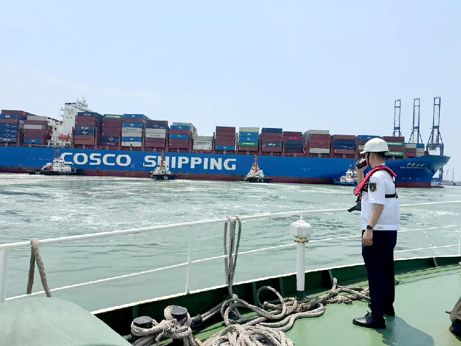 首艘12万吨级集装箱船靠泊洋浦港 “双向双枢纽港”建设取得历史性突破-中华航运网